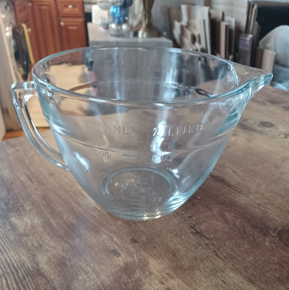 Pyrex | Kitchen | 2 Liter Pyrex Glass Mixingmeasuring Bowl W Handle ...
